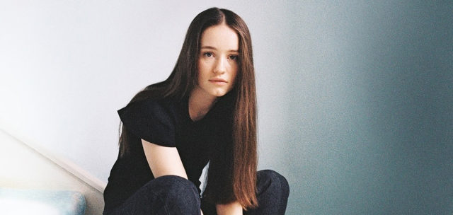 Sigrid showcases her vocals in unique “Raw” video – EARMILK