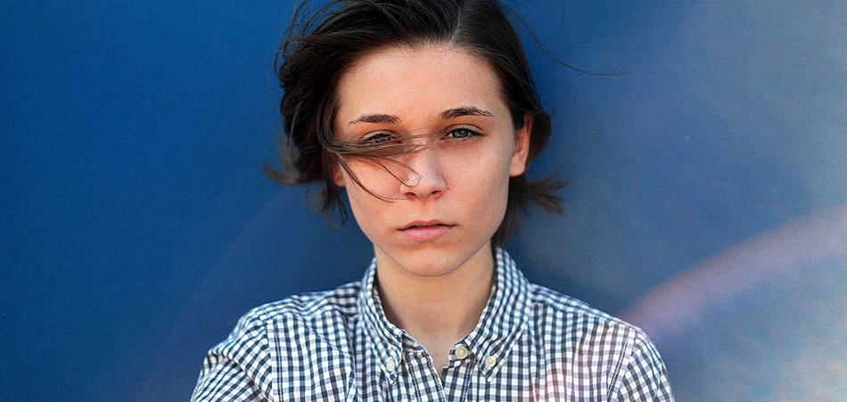 Emma McGrath soars to new heights on “Silent Minds” – EARMILK