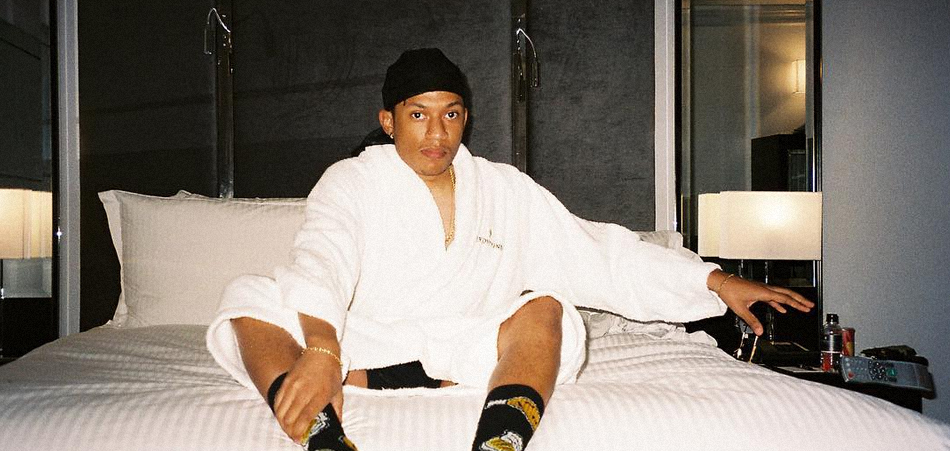 Watch Lou Phelps’s visuals for his single “Miss Phatty” – EARMILK