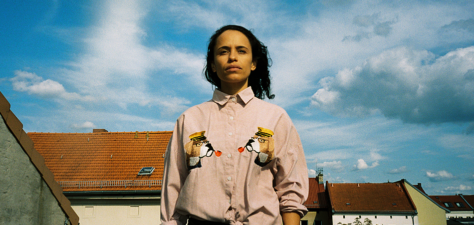 Joyce Muniz raises temperatures to ’39 Degrees’ in groovy new EP – EARMILK