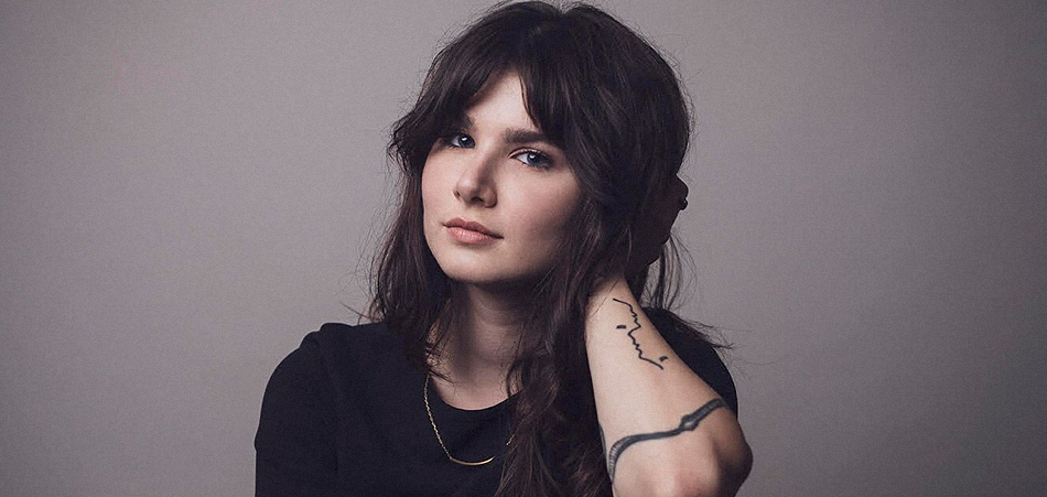 Victoria Bigelow delivers a breathtaking performance with live in ...