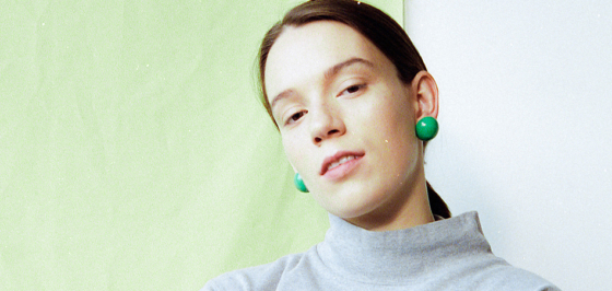 Maddie Jay excels on tongue-in-cheek “The Peanut Butter Song” – EARMILK