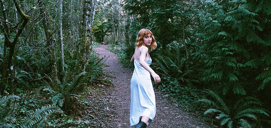 Dark dream rock artist Lauren Lakis yearns for childhood in “Sail Away ...