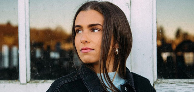 Haley Joelle releases moving debut single “Emergency Contact” – EARMILK