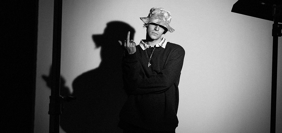 Andy Polk releases glitched out new track “pins&needles” – EARMILK