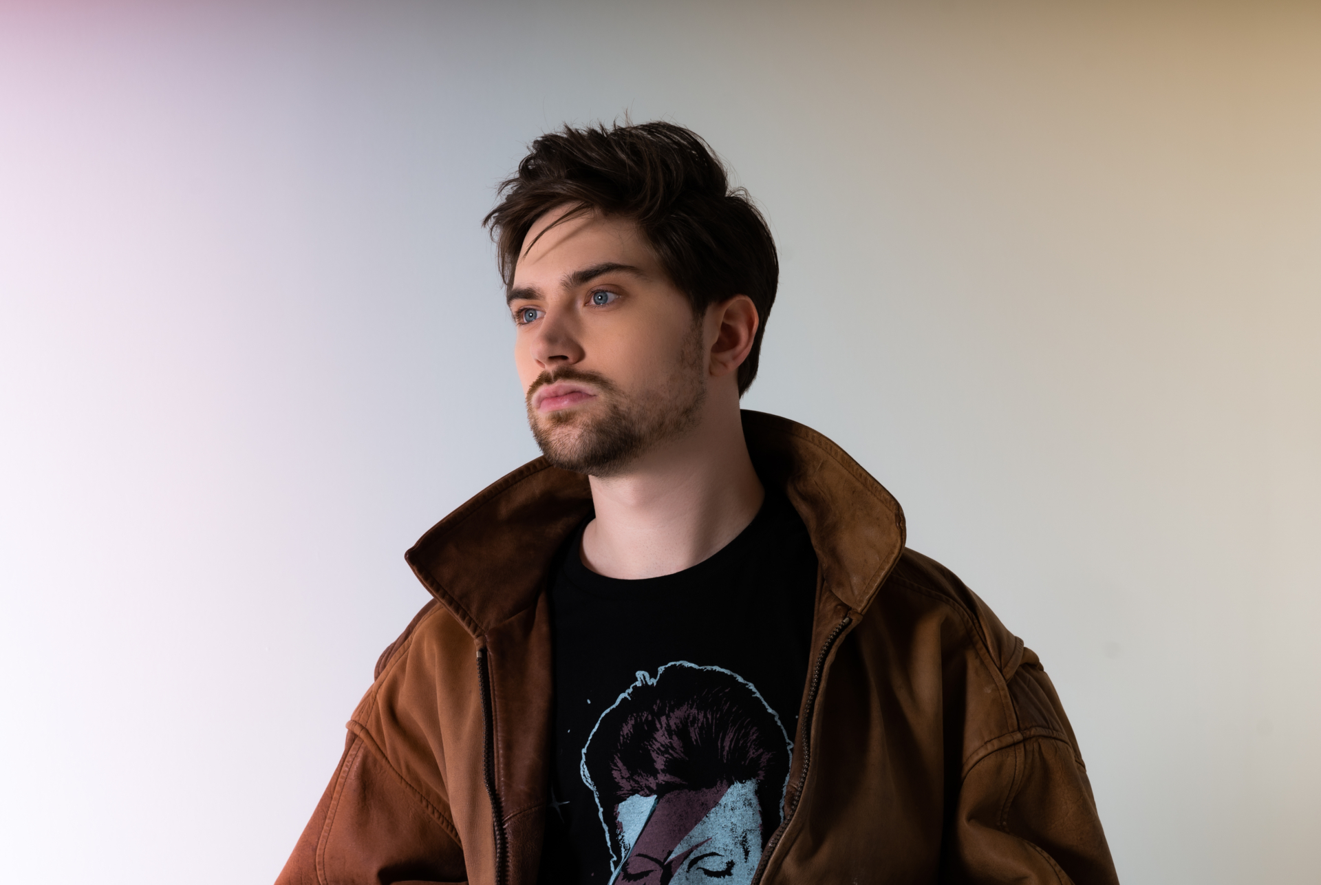 Dustin Bird pens uplifting queer country anthem “Hating On Love” – EARMILK