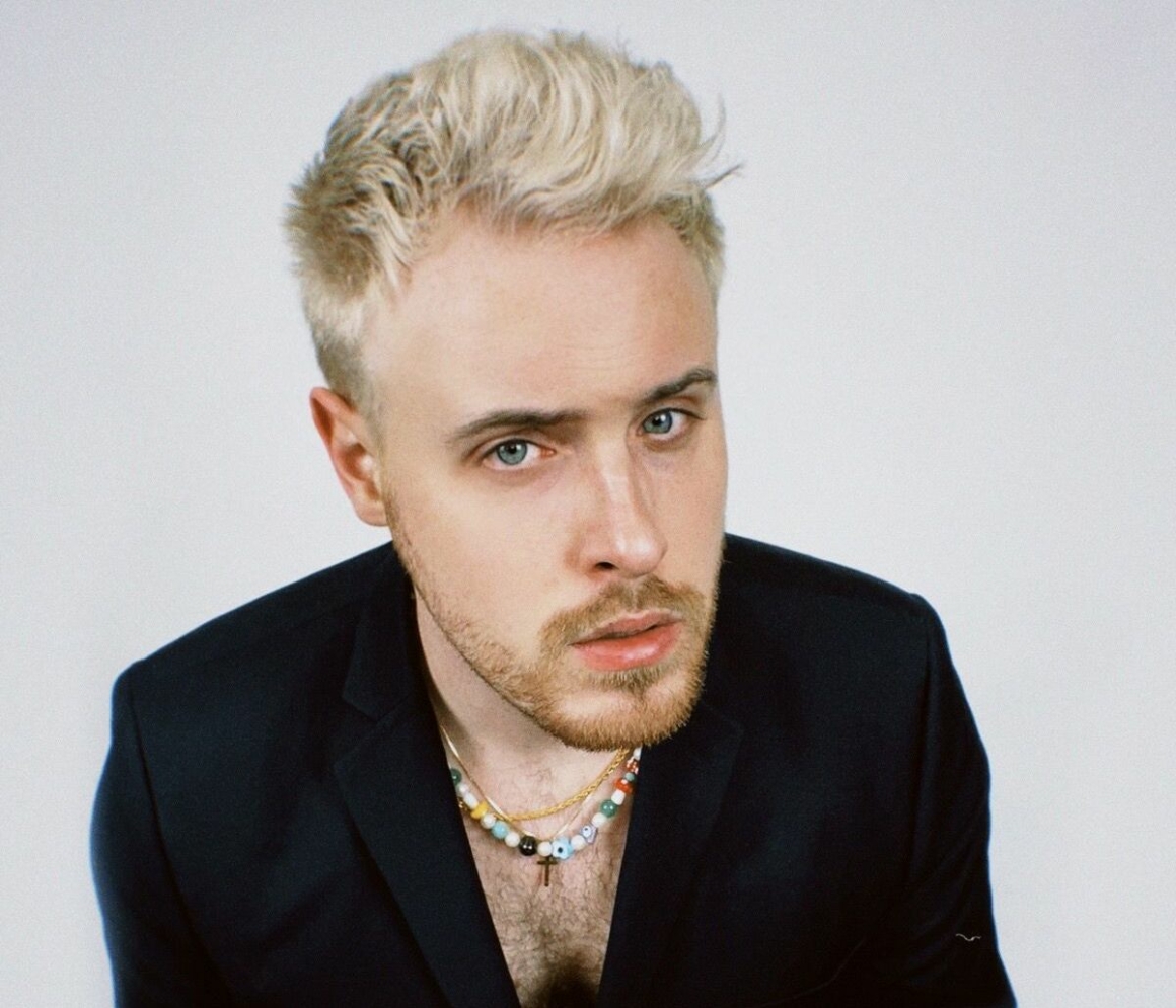 Indie pop powerhouse Parris Mitchell embraces single life on “permanent ...