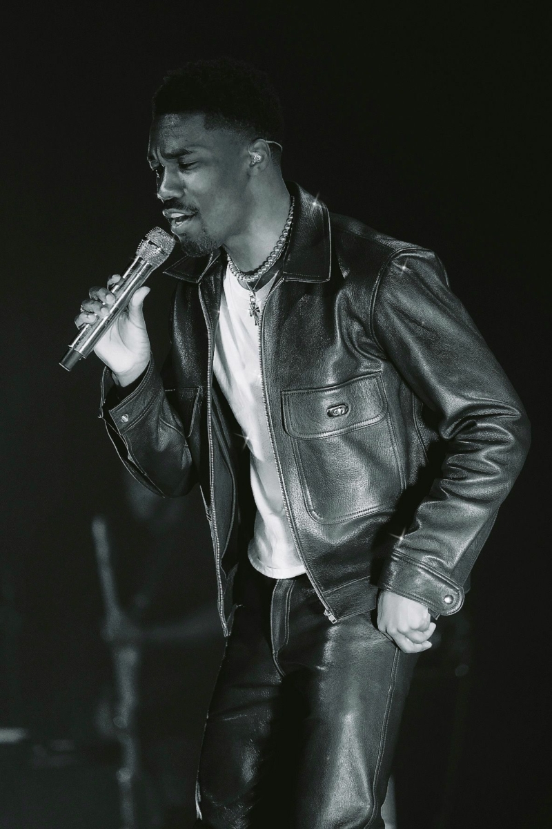 R&B star Giveon captivates us throughout his “Give Or Take” U.S. tour ...