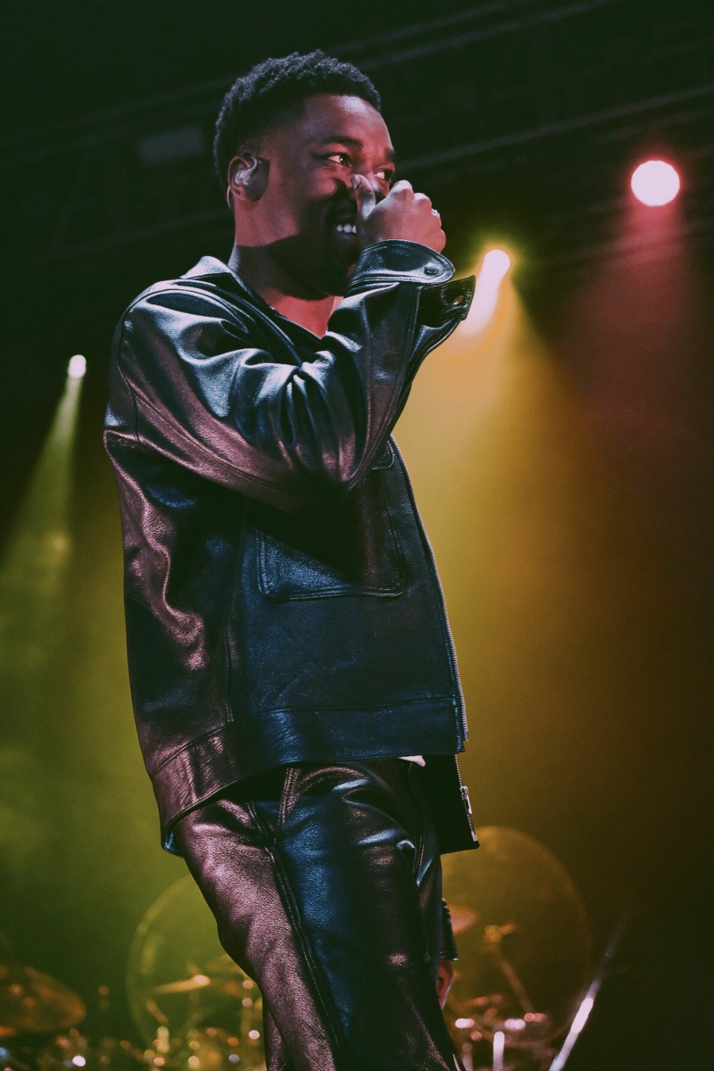 R&B star Giveon captivates us throughout his “Give Or Take” U.S. tour ...