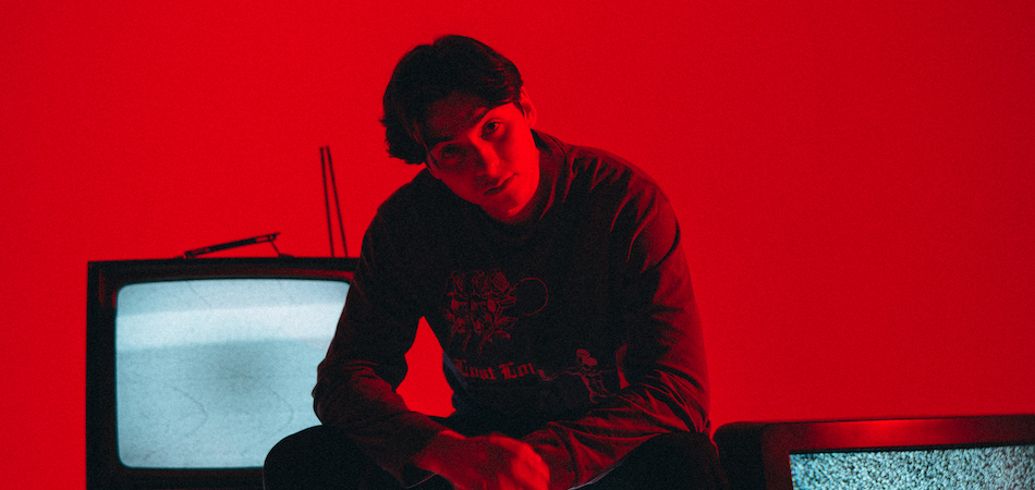Foster shares versatile debut EP ‘less than three’ – EARMILK