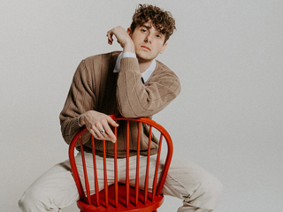 Wyn Starks reveals a deep story in his new single “Who I Am” [Video ...