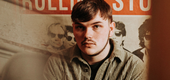 Oliver Pinder drops the self-reflective new single “Stressed” – EARMILK