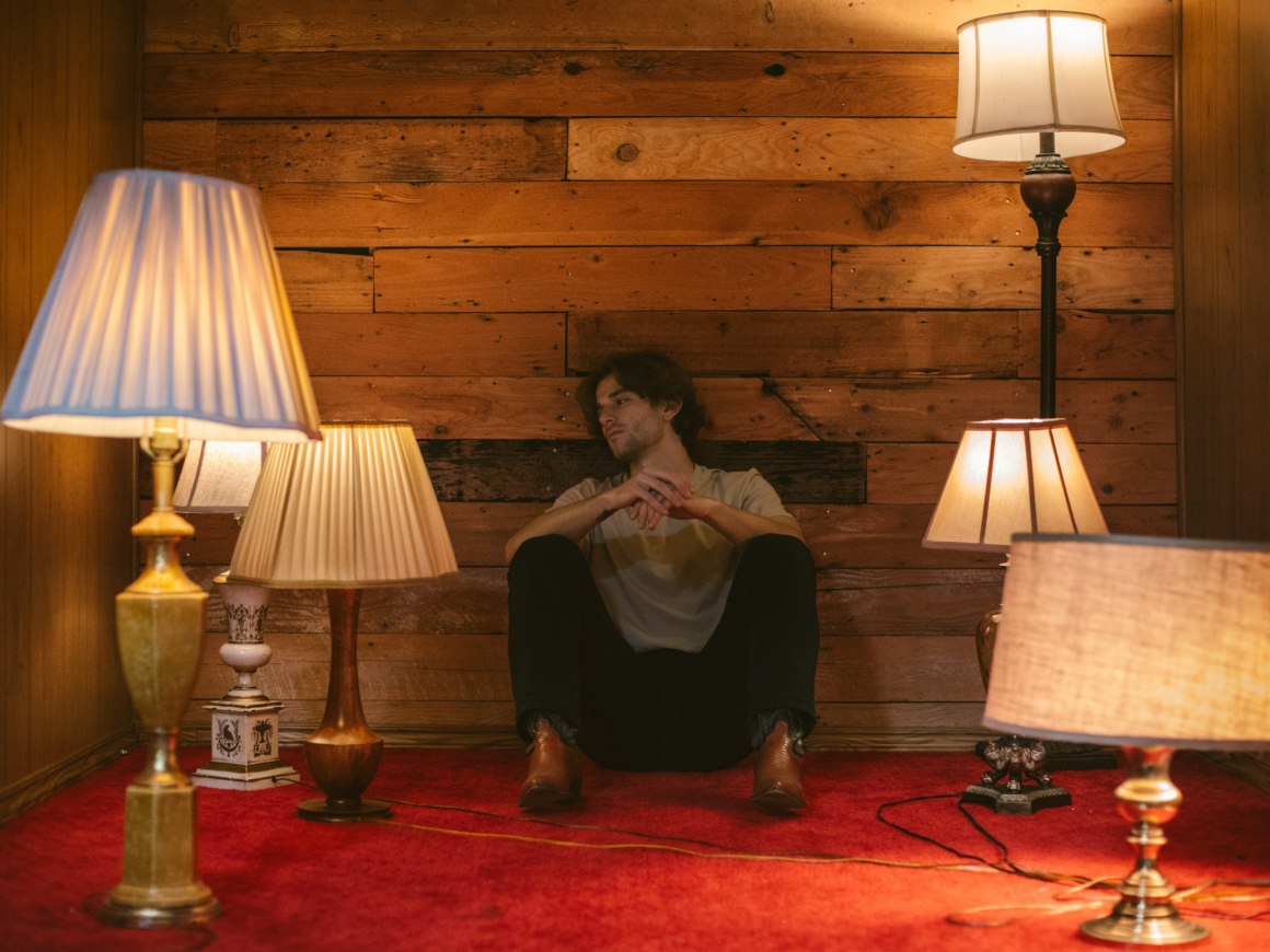 Moni Meechi shares bouncy new single “Like Whats Up” – EARMILK