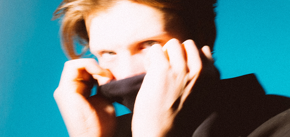 Coloray shares 80’s synthwave driven single “Branded Content” – EARMILK