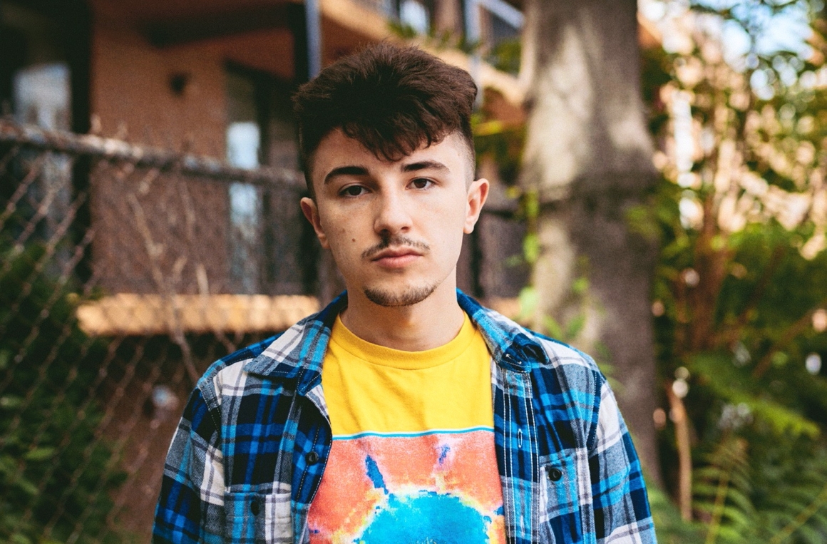 Nick Rose is “WANDERING” in new video – EARMILK