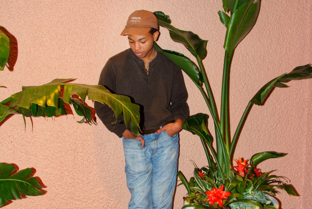 wuvv shares vibrant single, “desperate girl” – EARMILK