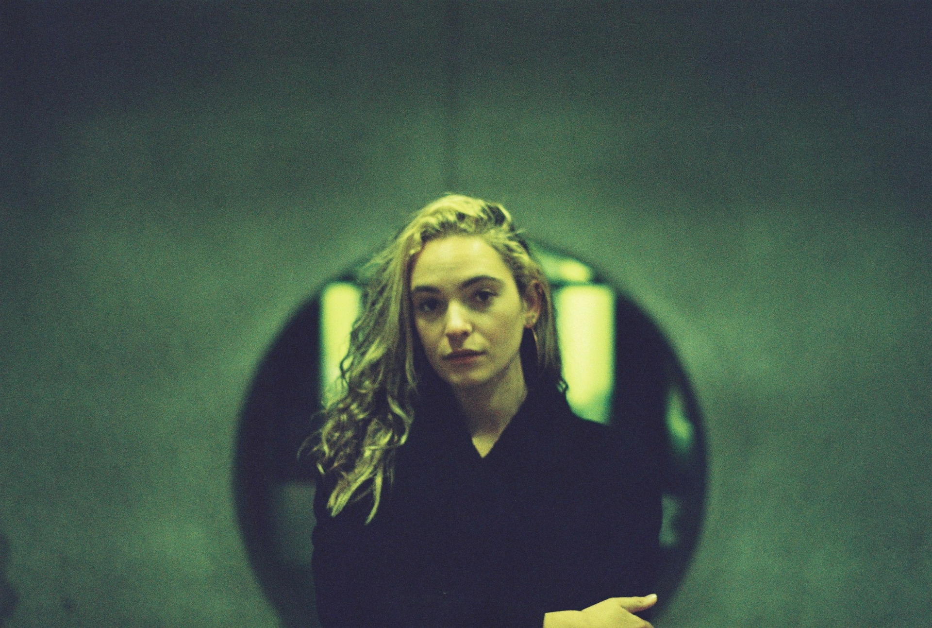 néomí evokes tenderness on second EP ‘after’ – EARMILK