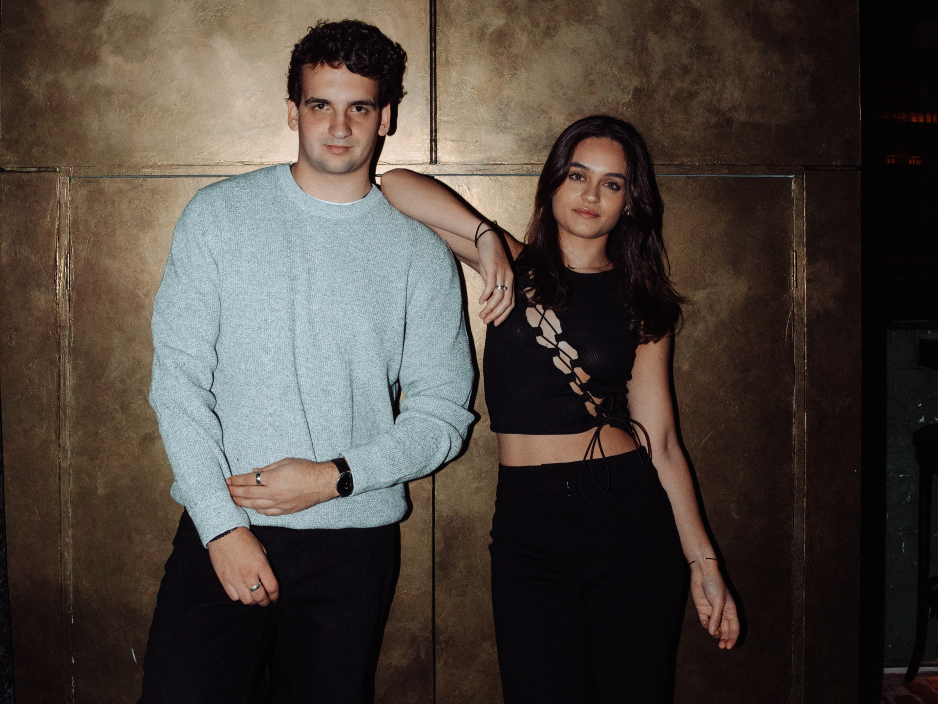 Apidae delivers immersive number “Never Gonna Leave Your Side” – EARMILK