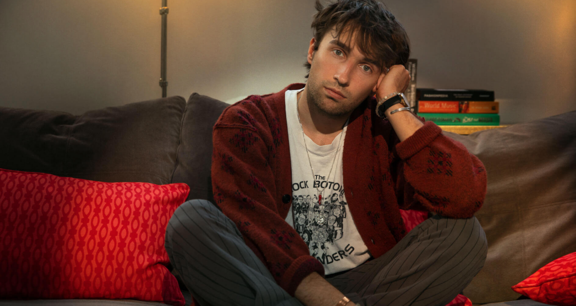 Ritho delivers an ode to daydreaming with “FANTASISING” – EARMILK