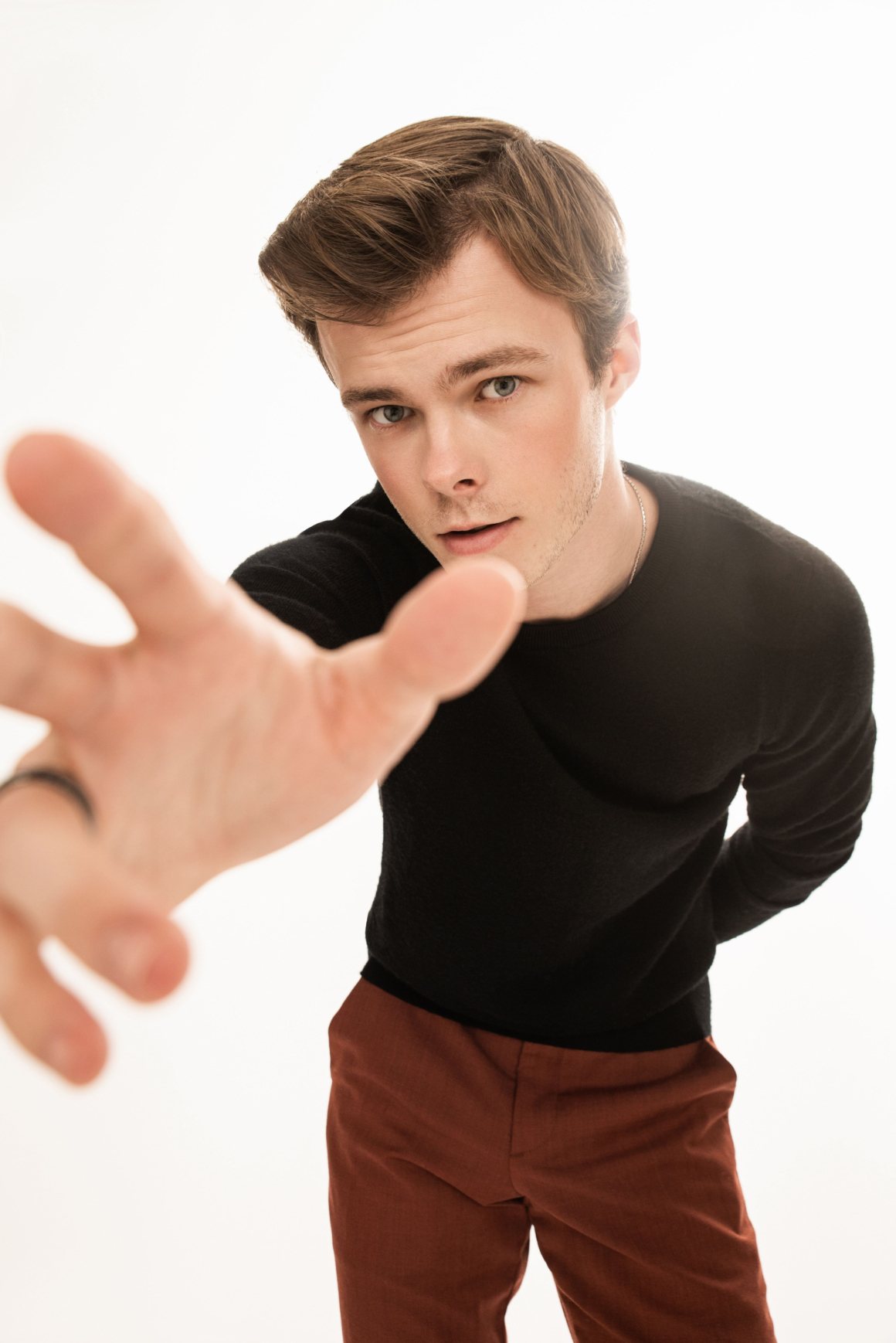 Nicholas Hamilton delivers soulful track “Alone” – EARMILK