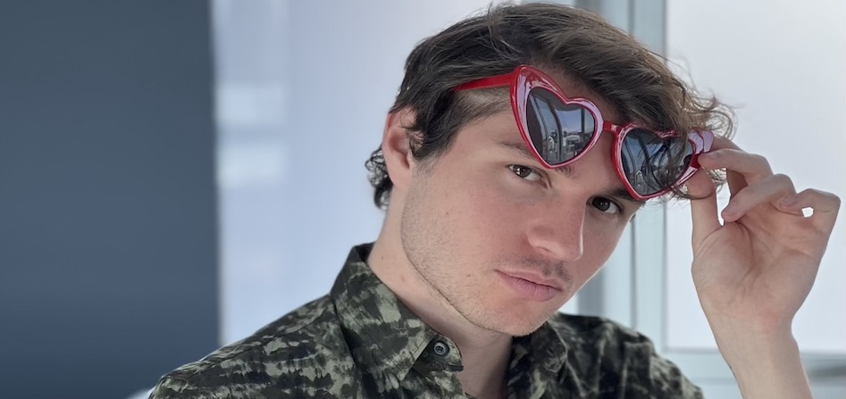 Kian Blue falls for a “Parasite” in new single and video – EARMILK