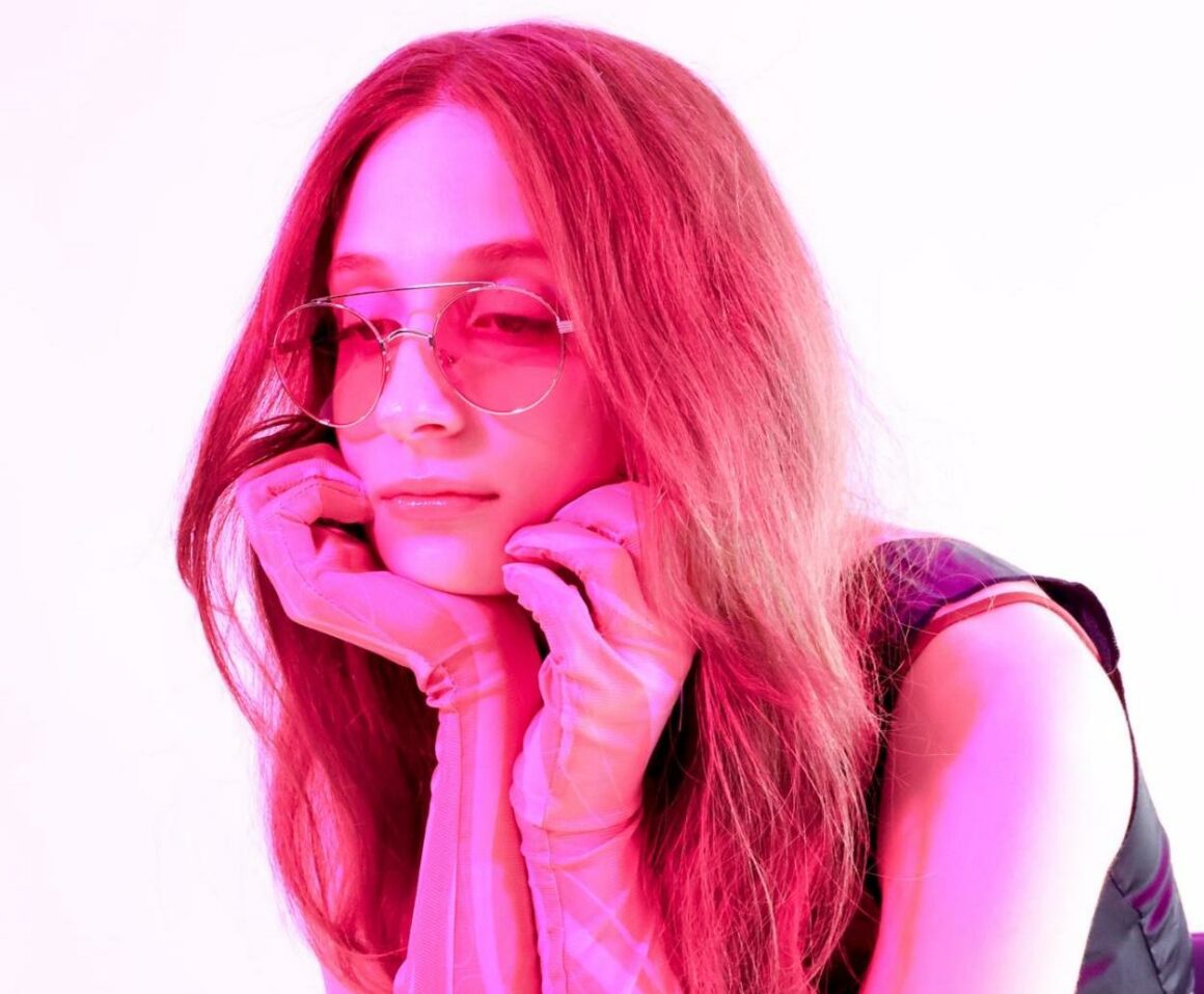 Kris shares graceful single, “Lem’n’Honey” – EARMILK