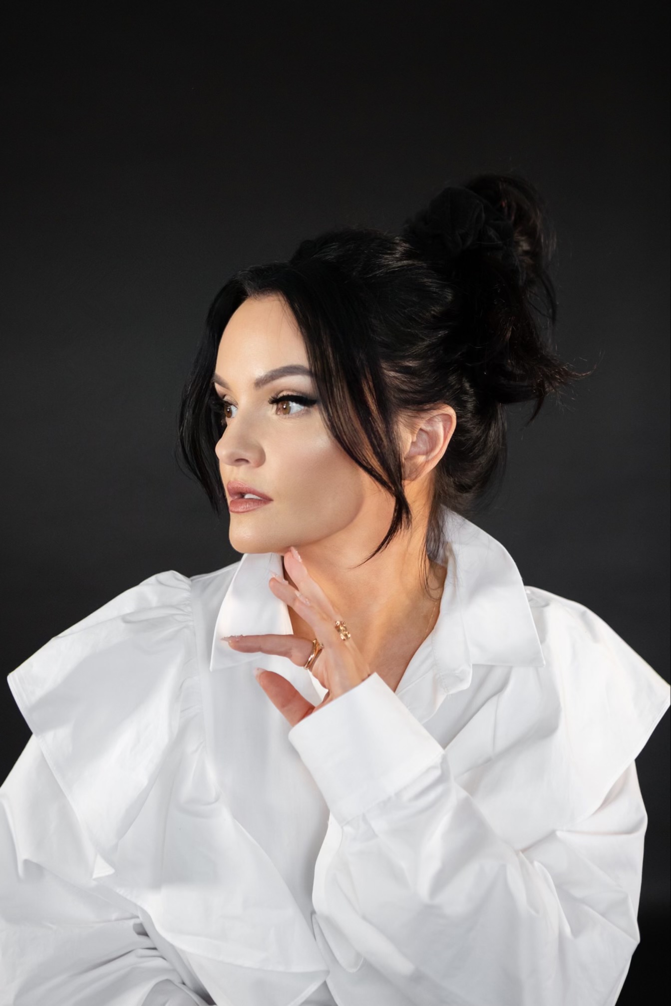 Natalie Clark shares a powerful new anthem “Mission” – EARMILK
