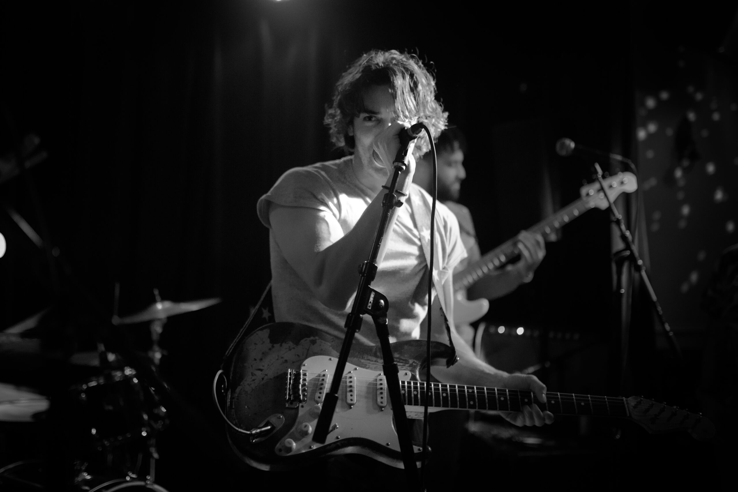 Couvo shares a provocative anthem with ‘Why Do You Want’ – EARMILK