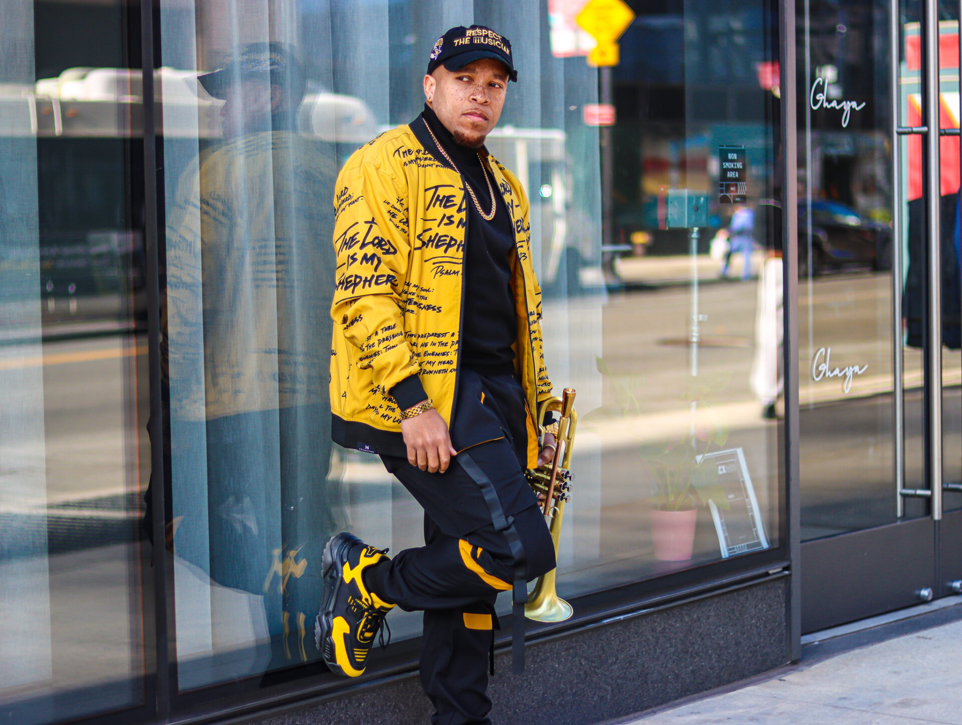 SXNTYLR deliver some sultry vibes as "Joe Grine" - EARMILK