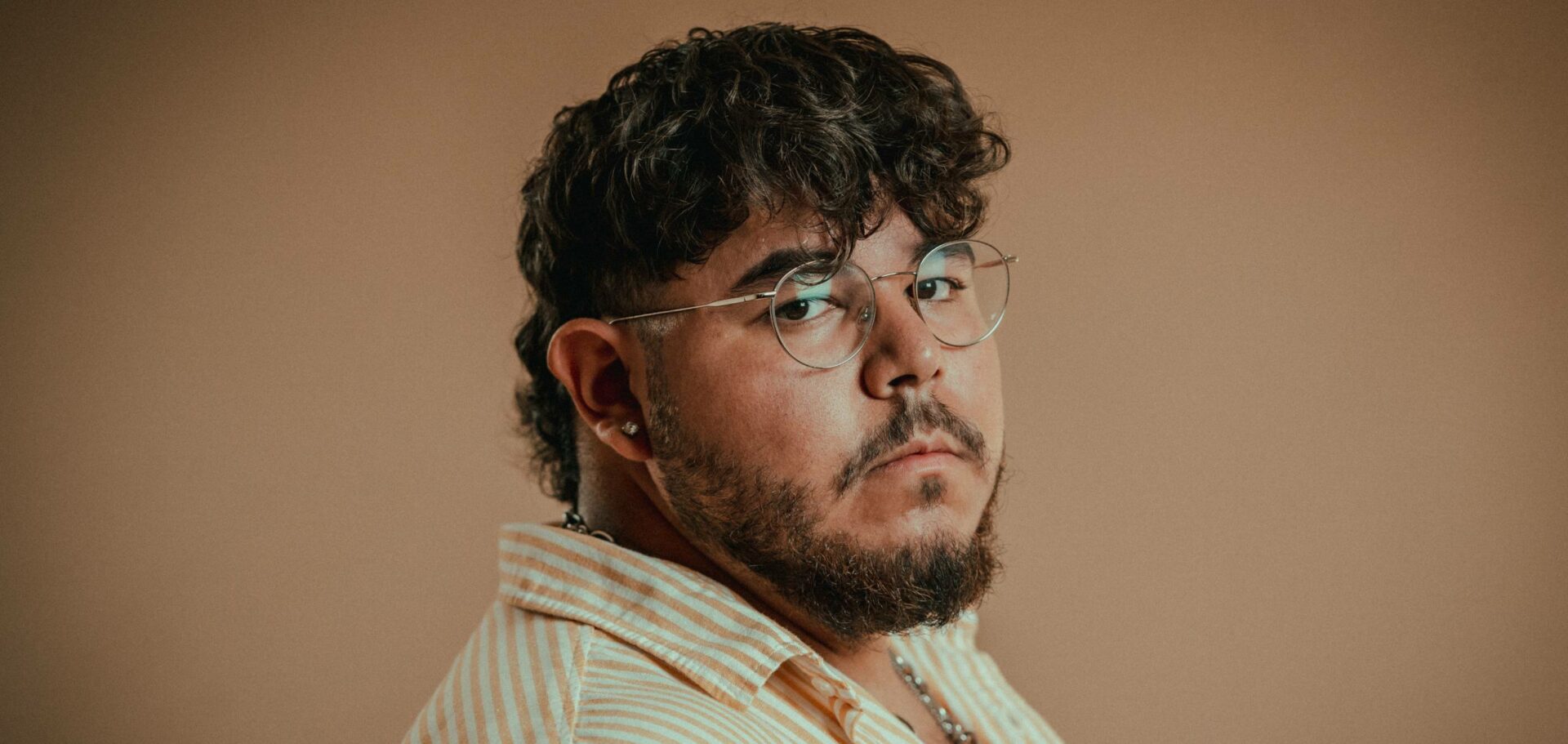 Andrew Narvaez, a rising pioneer in the field of alternative pop – EARMILK