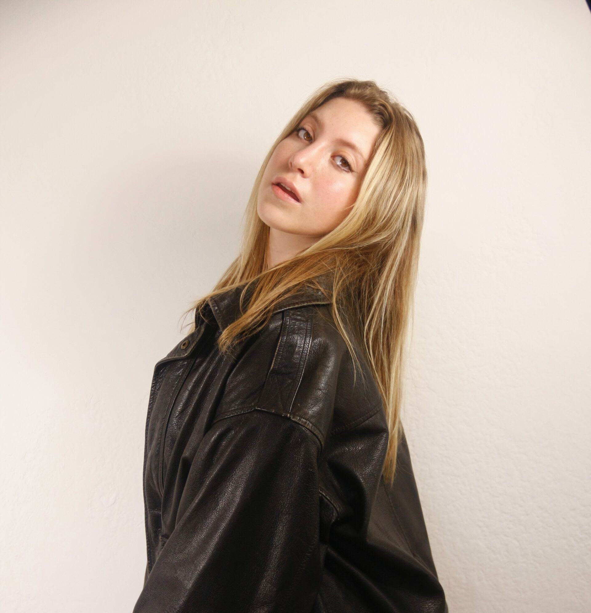 Lauren Rintoul delivers a heartfelt single “Lost Art” – EARMILK