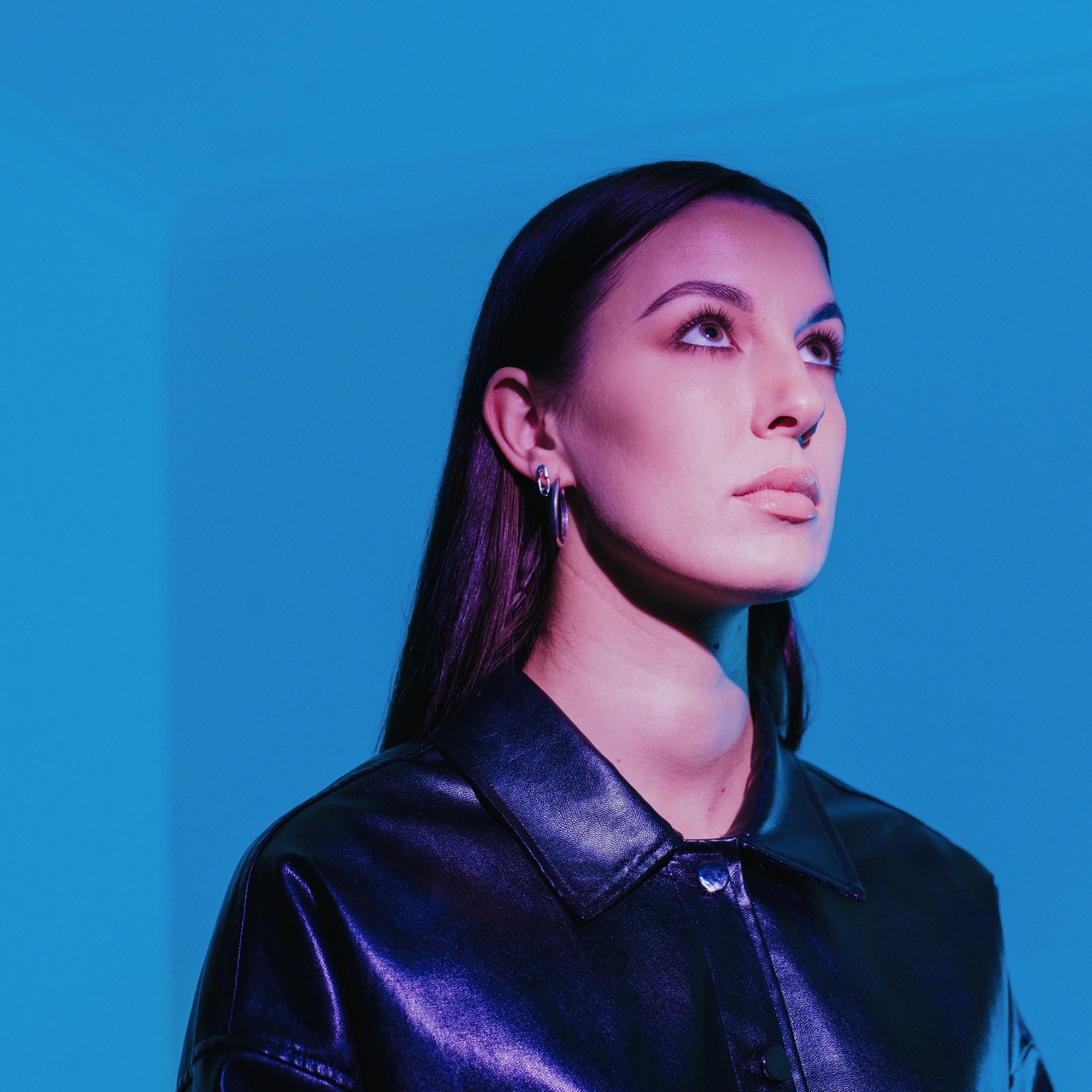 Anna Leeworthy finds her true north in “Love Your Neighbour” – EARMILK