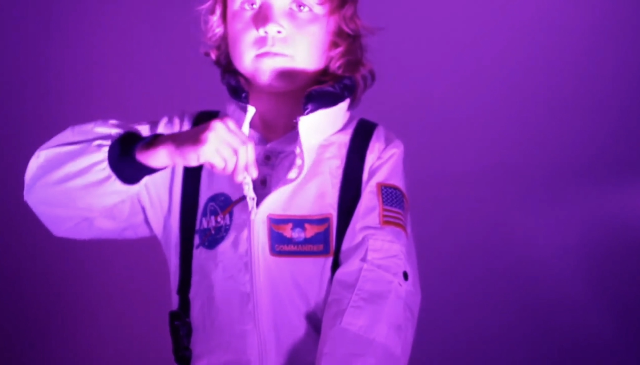 Tom A. Smith shares passionate track “Fading Away” alongside heart ...