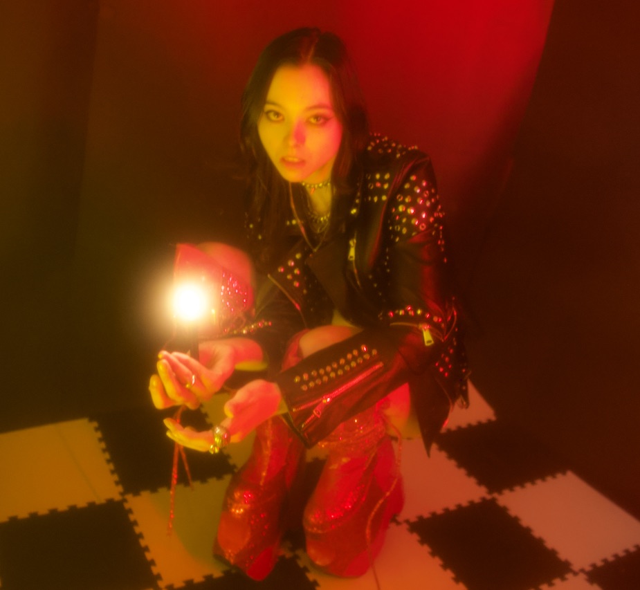 D’Arcy shares dark synth pop single “hell” – EARMILK