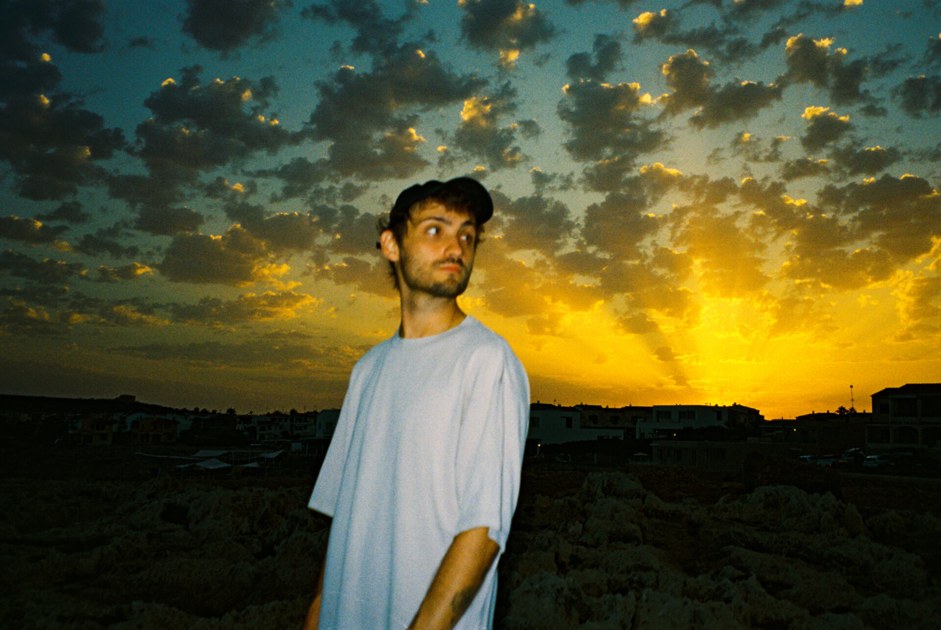 Chris James shares funky pop number “Sugar” – EARMILK