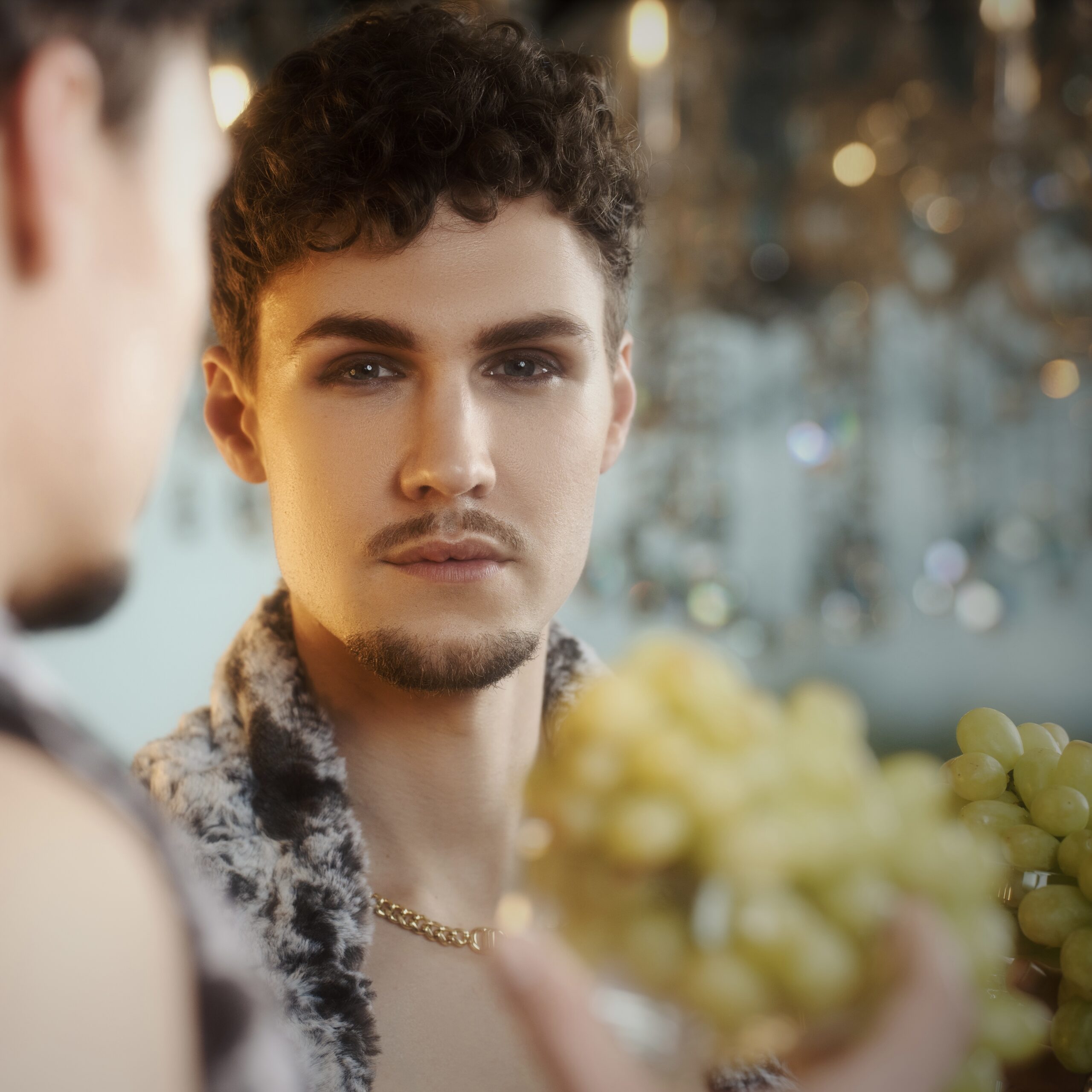 UNRUH unwraps emotional layers with debut single “Santa” – EARMILK