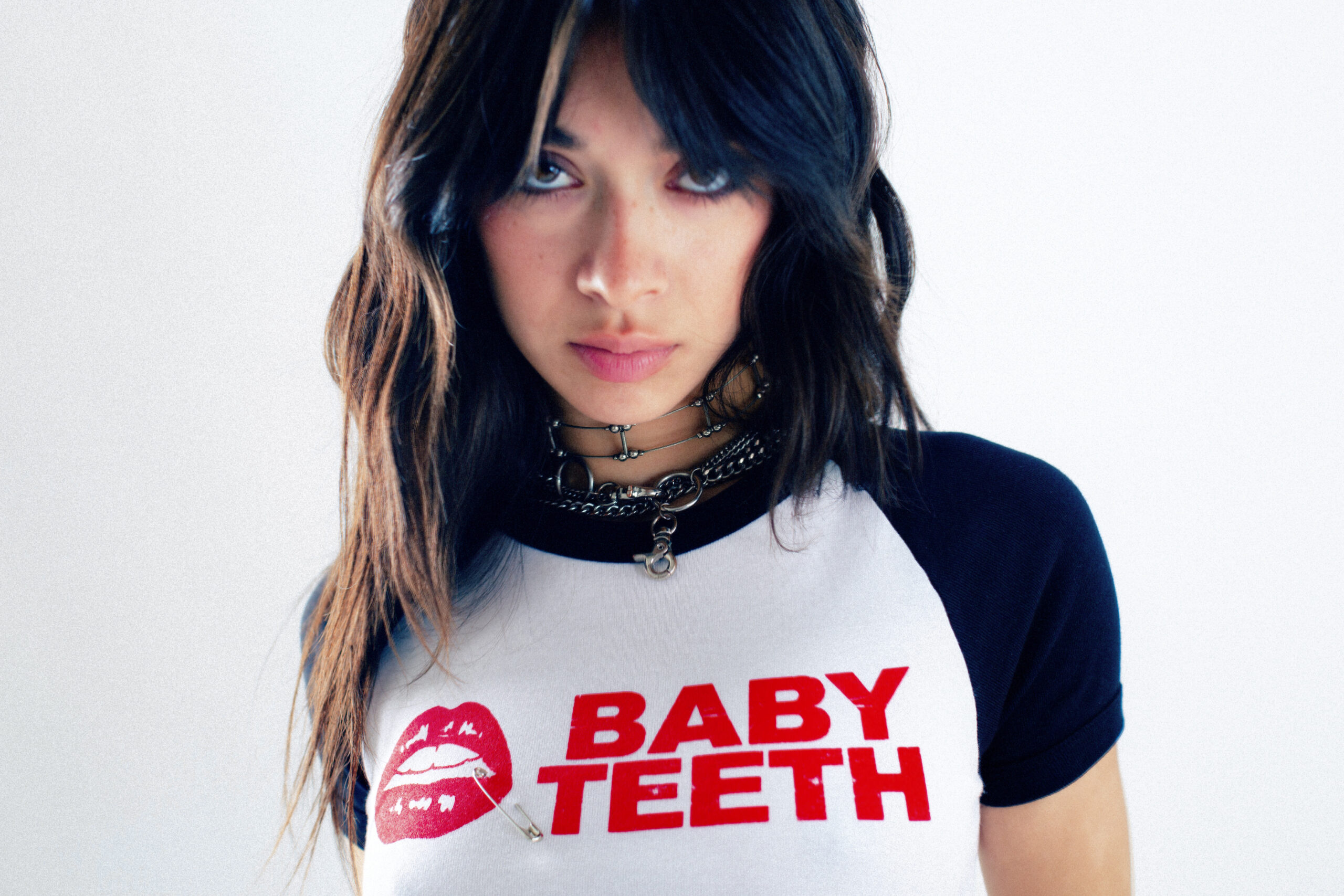 Zoe Ko offers a self-reflective coming-of-age EP ‘Baby Teeth’ – EARMILK