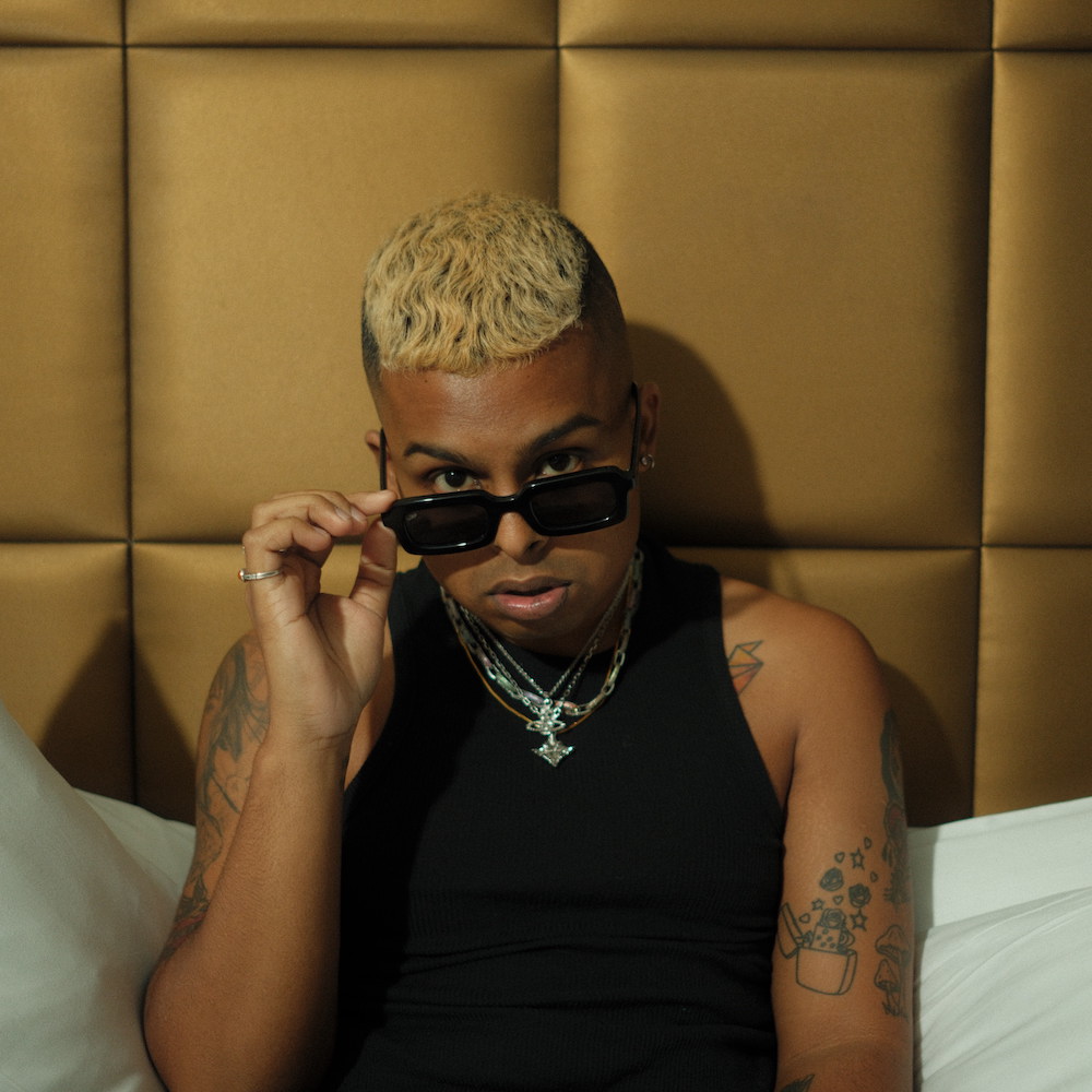 she loves boon shares versatile new album ‘club vanity’ – EARMILK