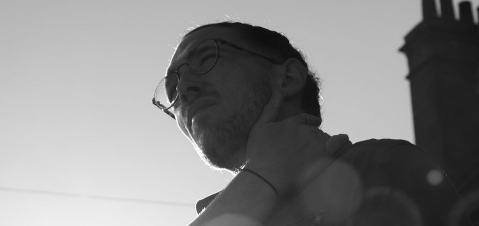 Pauric O’Meara unveils tender new single, “Adore” – EARMILK