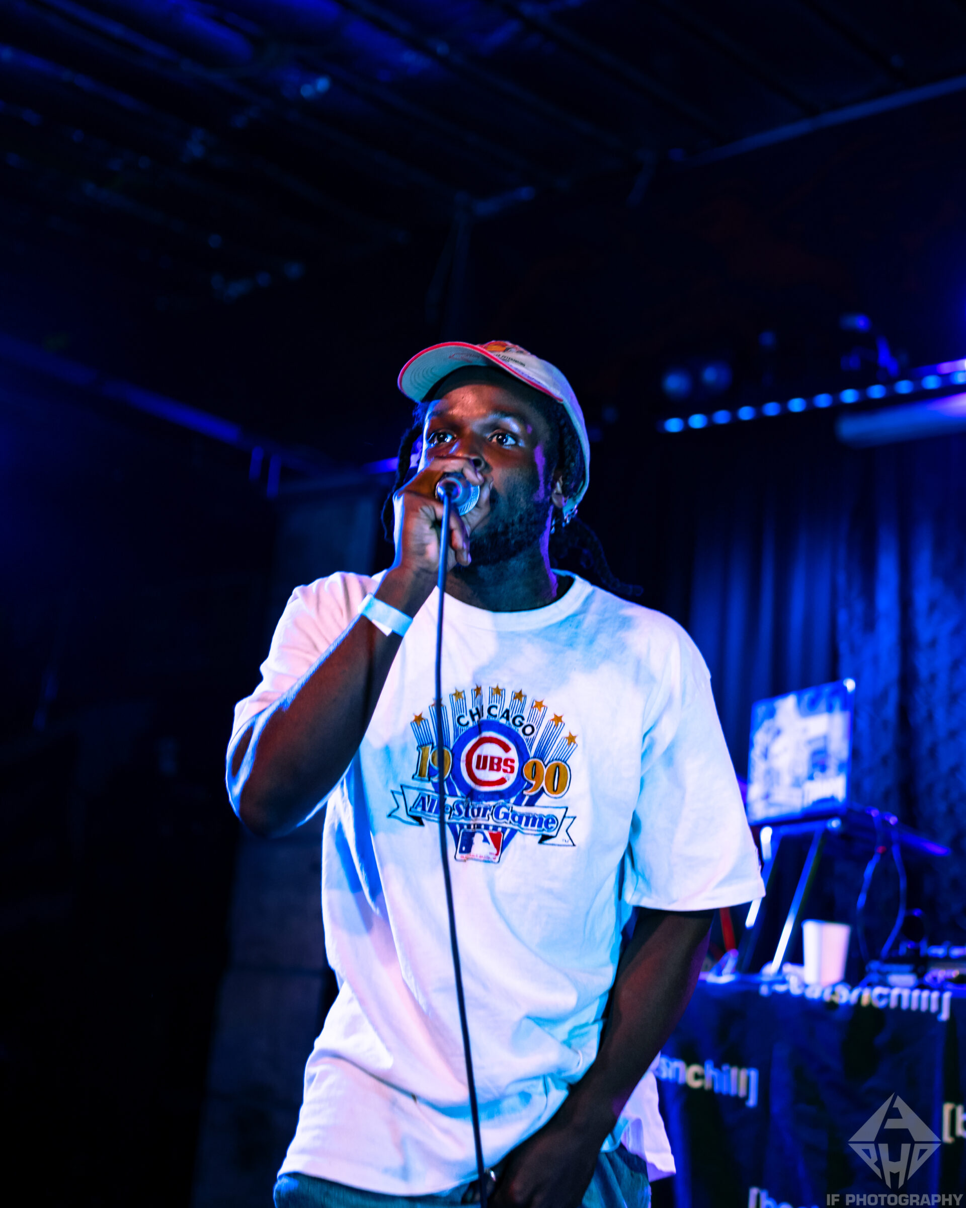 Mason Monroe shares hopeful track “Dancing in the Rain” – EARMILK