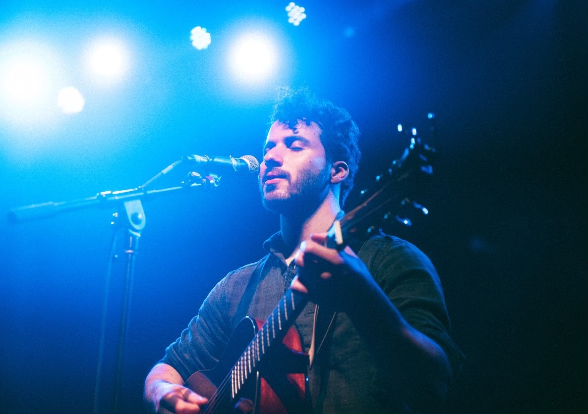 Dan Hochman contemplates relationships in “Pain Of An Almost” – EARMILK