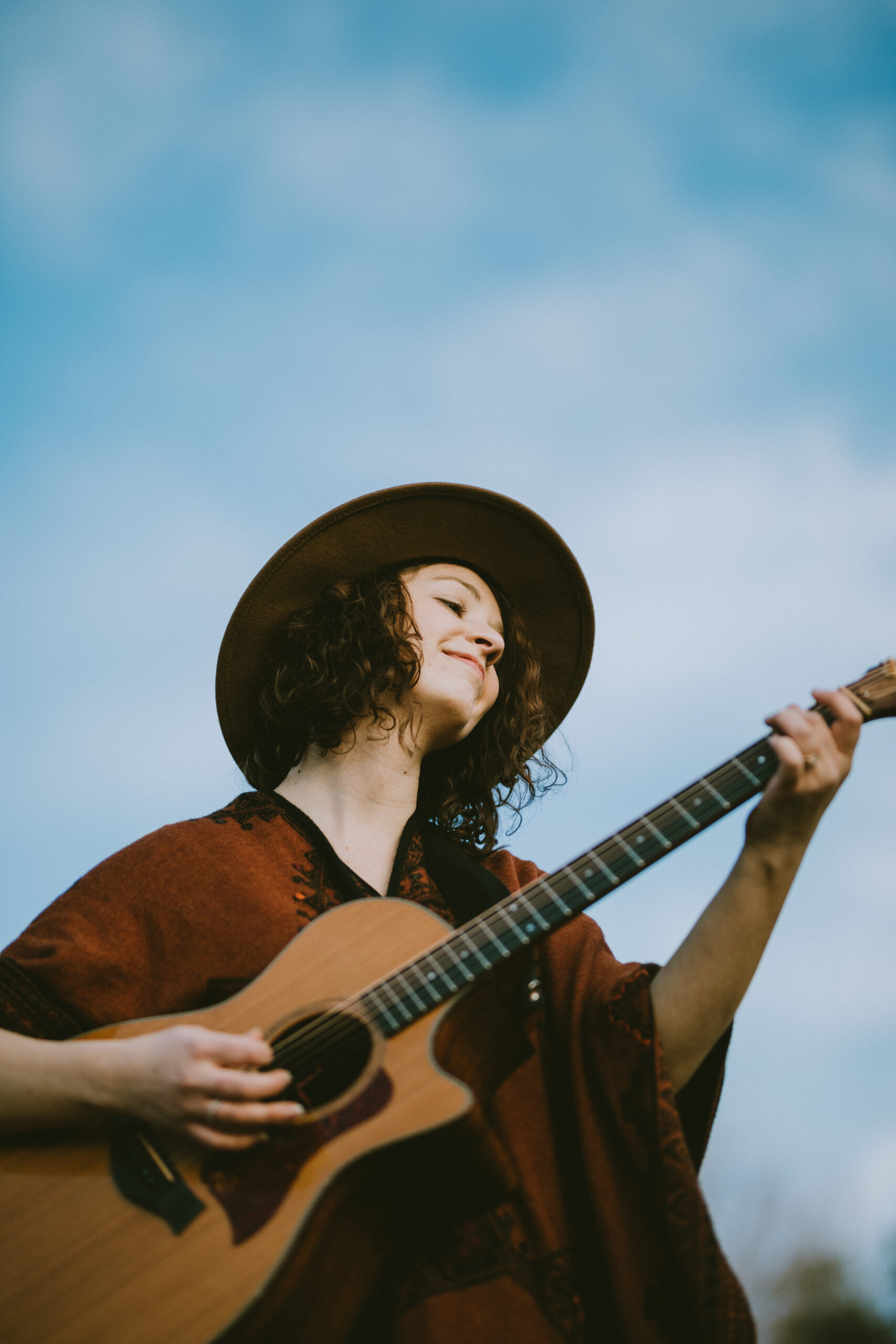 Hannah Lou Woods celebrates love on “Fallen from the Stars” – EARMILK
