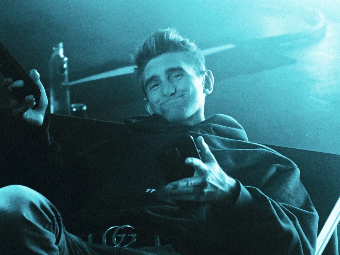 Cavetown wants you to relax with a “little vice” (REVIEW) – EARMILK