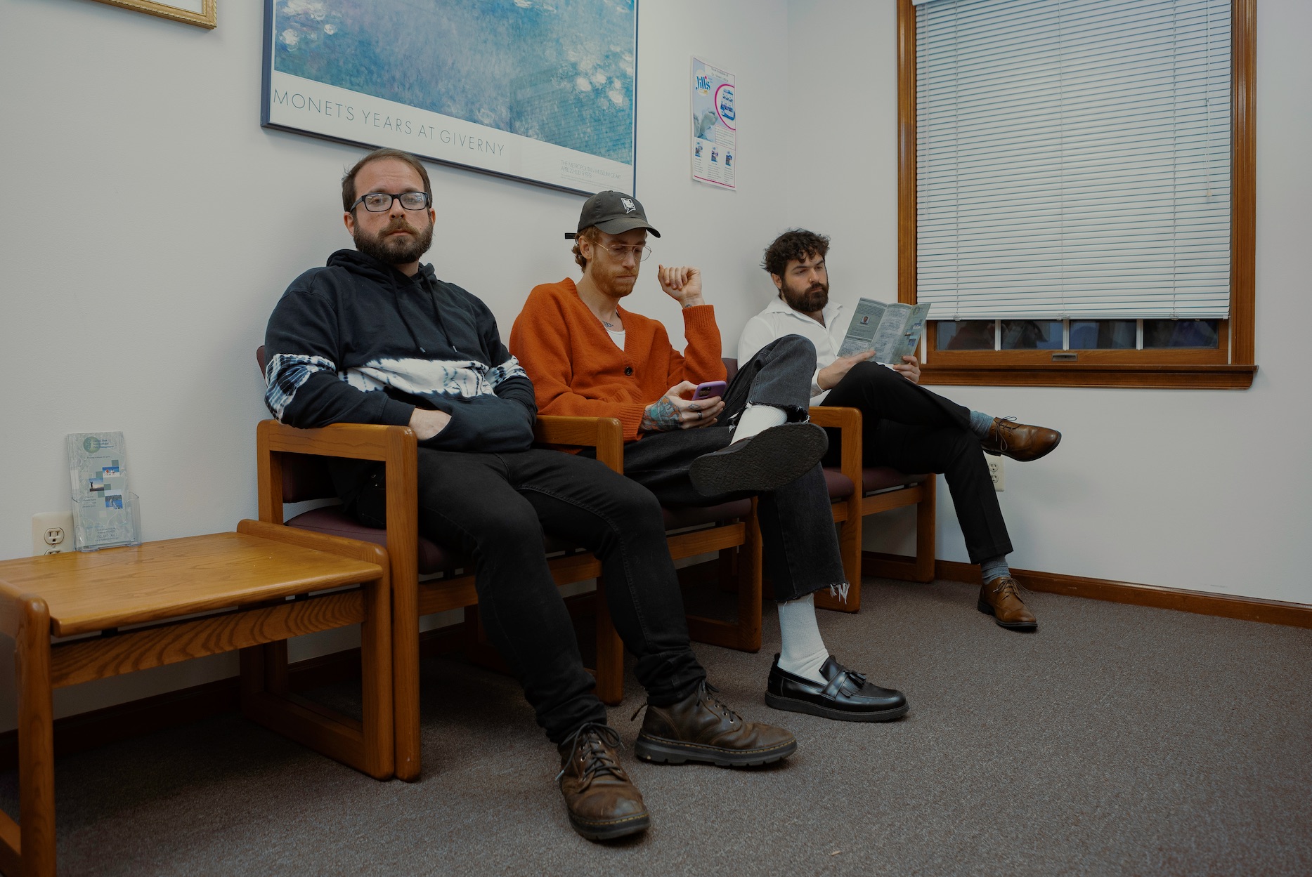 Bristler shares striking but lush offering “Jaguar Shark” – EARMILK