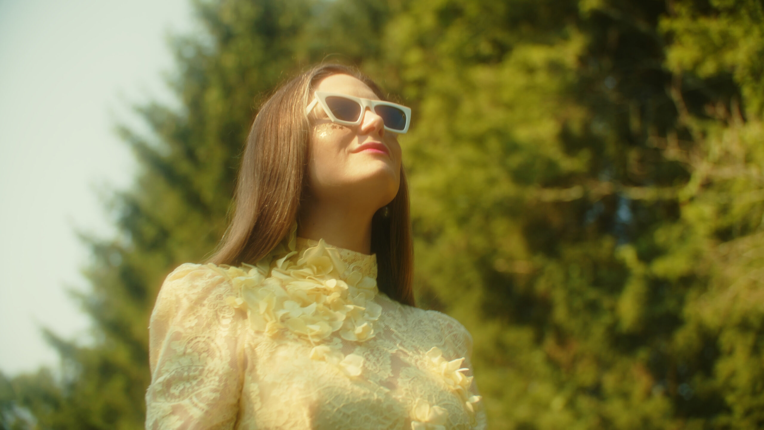 Lauren Minear shares healing tracks “Chasing Daylight” and “The Sun ...