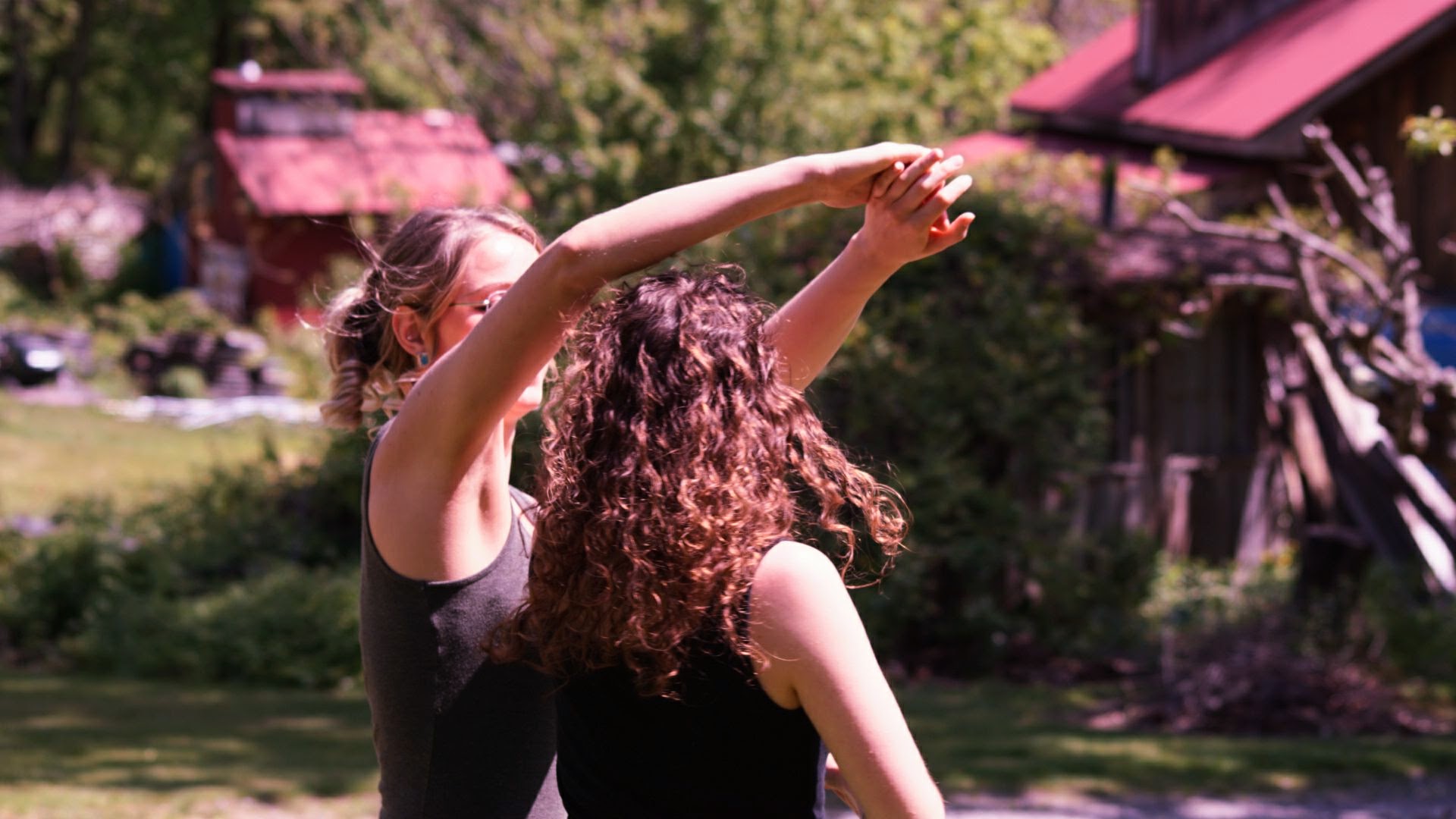 Shannon Tehya shares enchanting and bright folk offering “Dance With ...