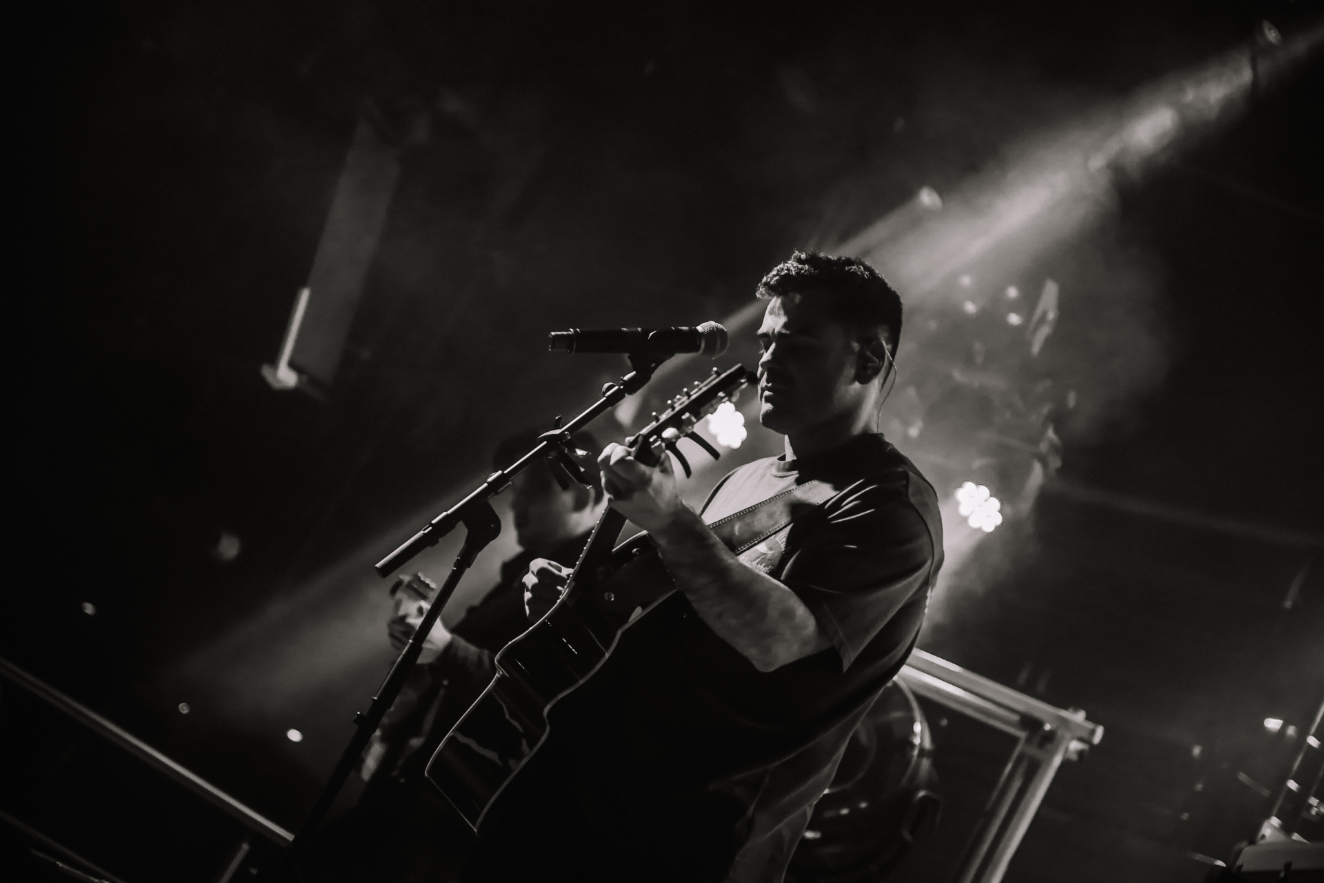 Isaac Butler shares emotionally resonant track “Atmosphere” – EARMILK