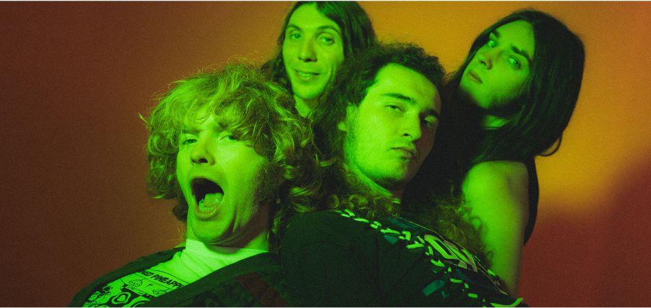 The Love Buzz Share Beautifully Fuzzy New EP ‘No Different’ – EARMILK