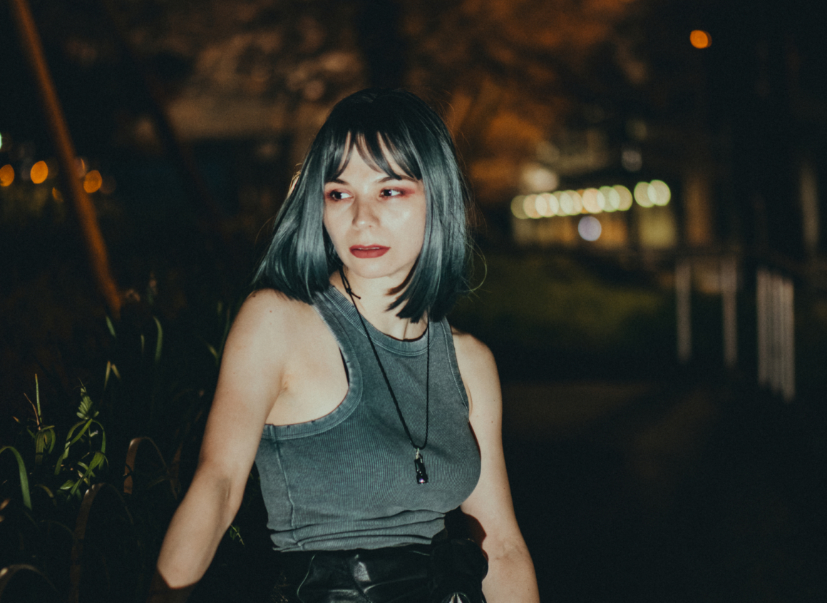 Iser Conne debuts with haunting new single ‘Leak’ – EARMILK