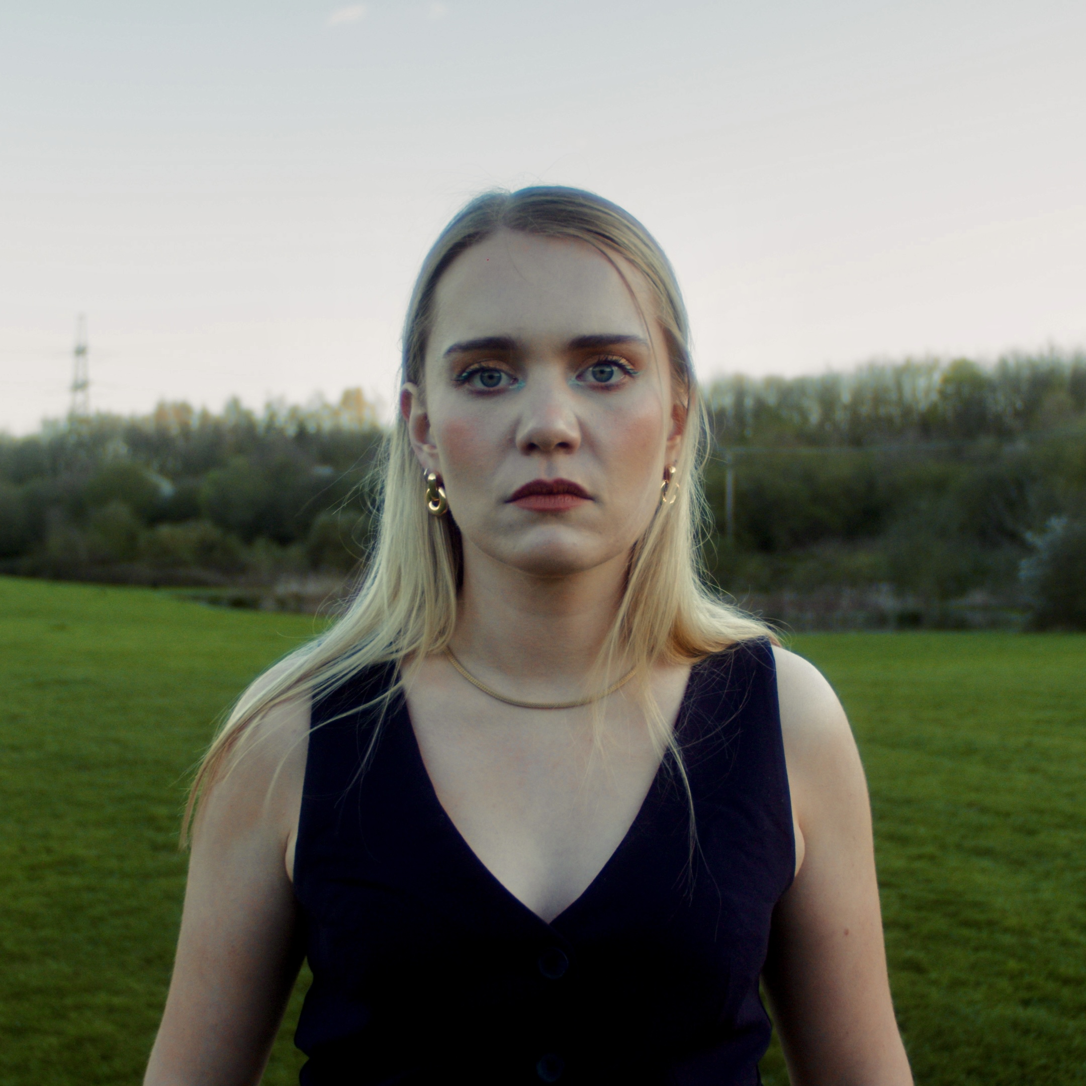 Ella Eliza shares visuals for new single “Life Without Me” – EARMILK